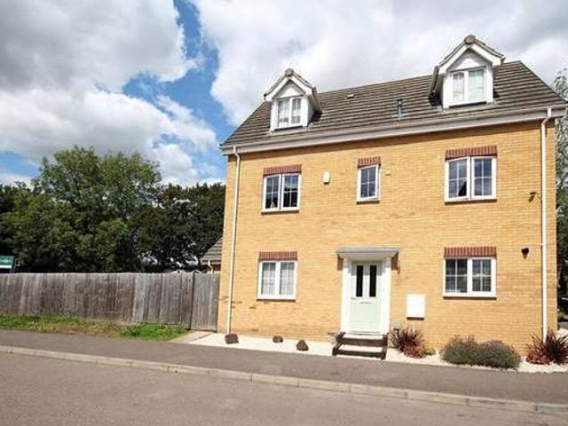 5 bedroom detached house for sale in Boundary Close Henlow SG16 SG16