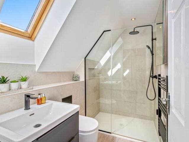 5 bedroom detached house for sale in Borrough View, Leeds, LS8