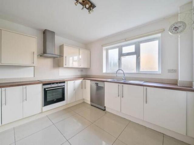 5 bedroom detached house for sale in Barkers Lane, Bedford, MK41