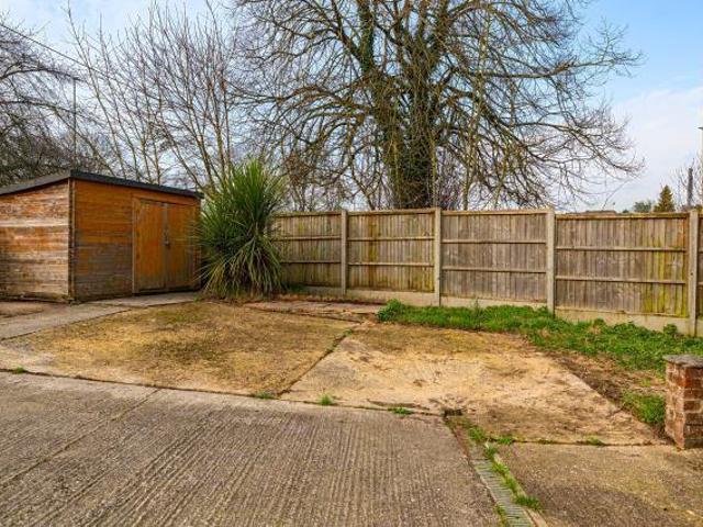 5 bedroom detached house for sale in Basingstoke, RG22