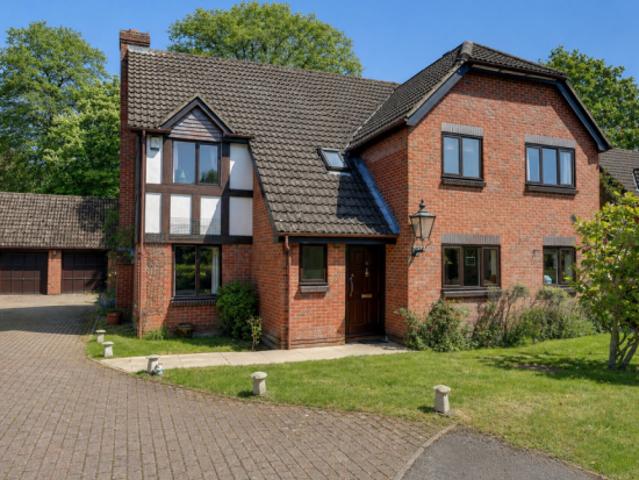 5 bedroom detached house for sale in Bassett, Southampton, SO16