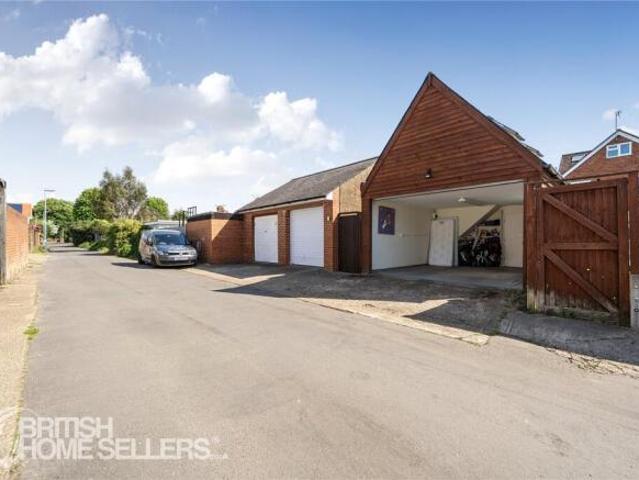 5 bedroom detached house for sale in Beaumont Road, Worthing, West Sussex, BN14