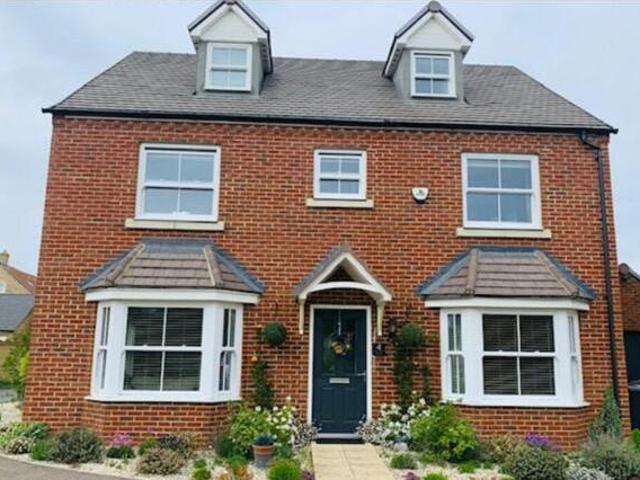 5 Bedroom Detached House For Sale In Bedford