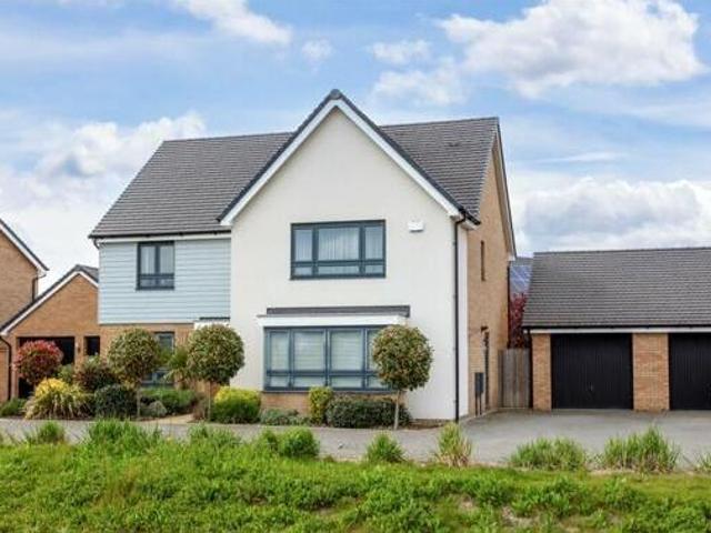 5 Bedroom Detached House For Sale In Bedford, Bedfordshire