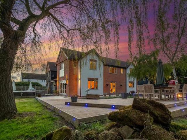 5 Bedroom Detached House For Sale In Bedfordshire