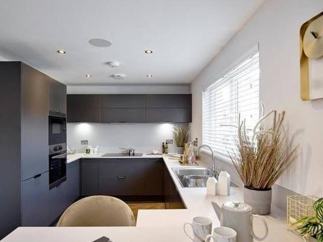 5 bedroom detached house for sale in Beech Path East Calder EH53 EH53