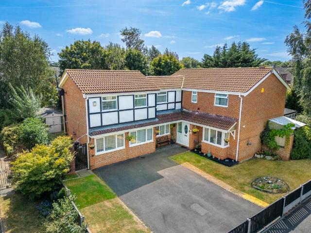 5 bedroom detached house for sale in Bicknell Close, Great Sankey, WA5