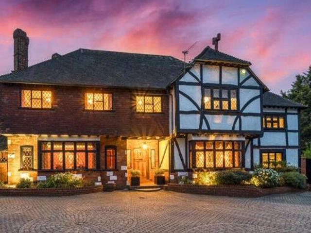 5 Bedroom Detached House For Sale In Bickley, Kent