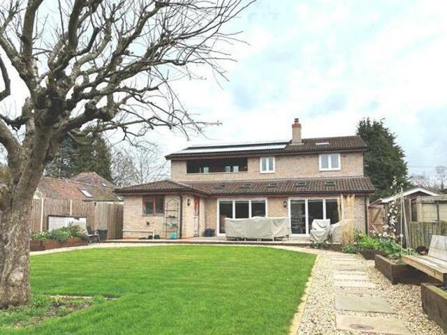 5 Bedroom Detached House For Sale In Bidford on avon