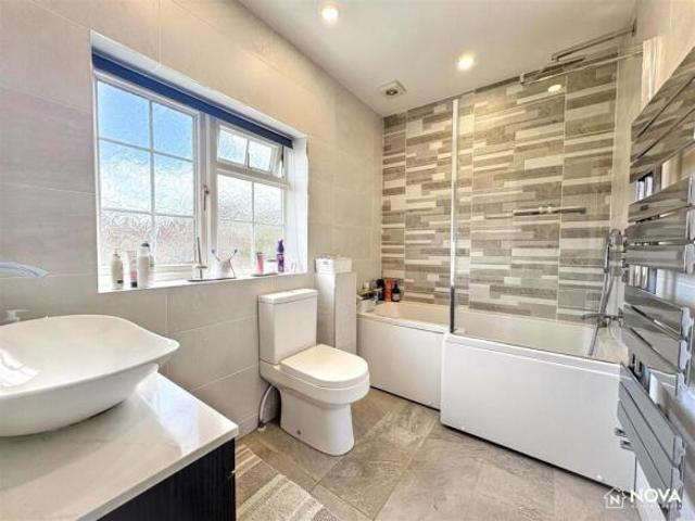 5 bedroom detached house for sale in Binham Close, Luton, LU2