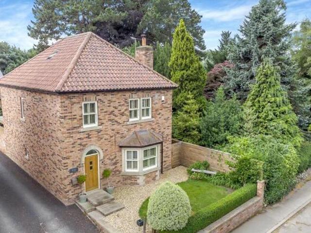 5 Bedroom Detached House For Sale In Bishop Monkton, Harrogate