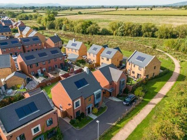 5 Bedroom Detached House For Sale In Bishops Cleeve, Cheltenham