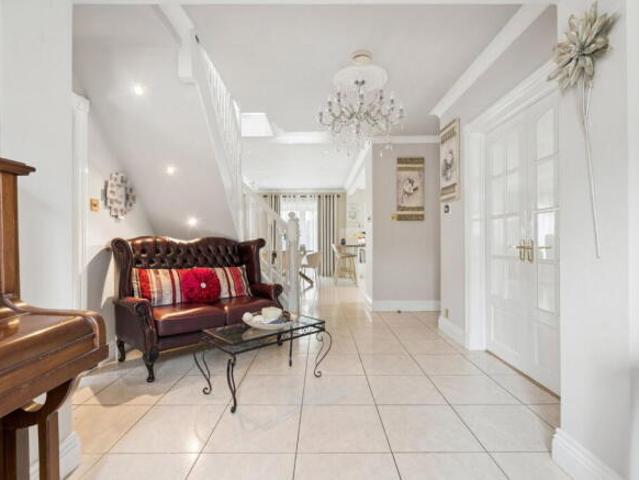 5 bedroom detached house for sale in Blenheim Close, Watford, WD19 4QN, WD19