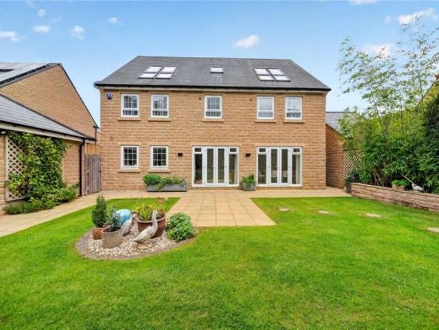 5 bedroom detached house for sale in Bragg Court, Leeds, West Yorkshire, LS16