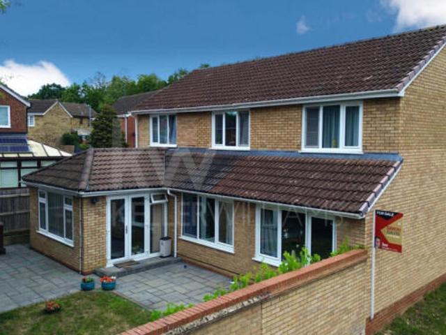 5 bedroom detached house for sale in Bramble End, Northampton, Northamptonshire, NN4