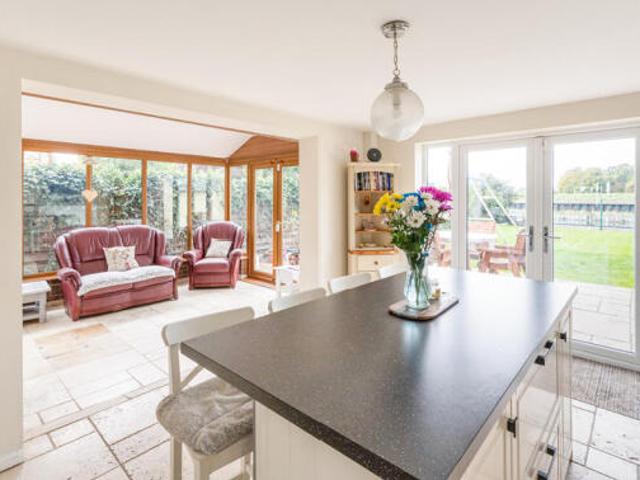 5 bedroom detached house for sale in Bramwith Lane, South Bramwith, Doncaster, DN7