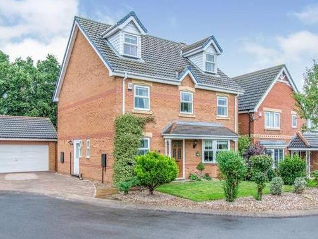 5 bedroom detached house for sale in Brantingham Gardens Bawtry Doncaster DN10