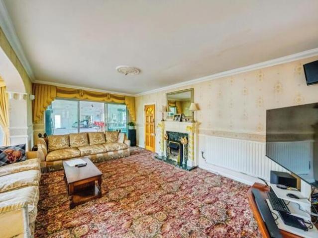 5 bedroom detached house for sale in Brentfield Road, Dartford, DA1