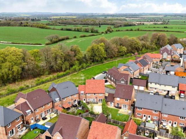 5 bedroom detached house for sale in Broadleaf Close Basingstoke RG23 7FQ, RG23