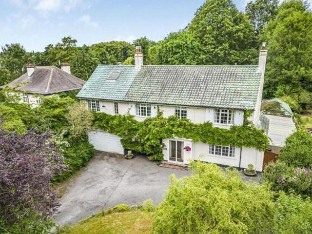 5 Bedroom Detached House For Sale In Brookmans Park, Hertfordshire