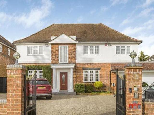 5 Bedroom Detached House For Sale In Brookmans Park, Hertfordshire