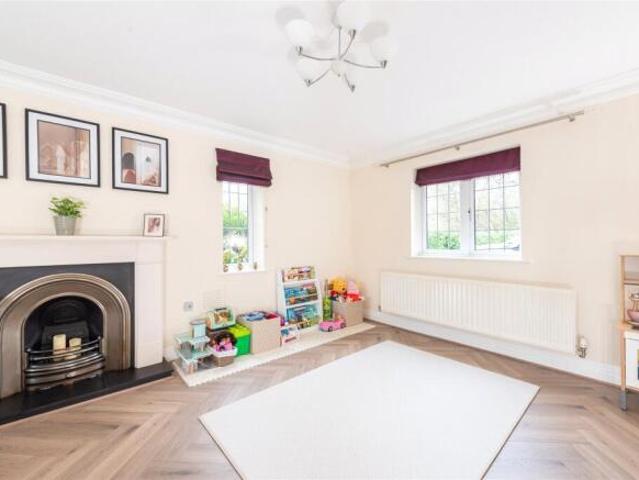 5 bedroom detached house for sale in Bromham Road, Biddenham, Bedfordshire, MK40