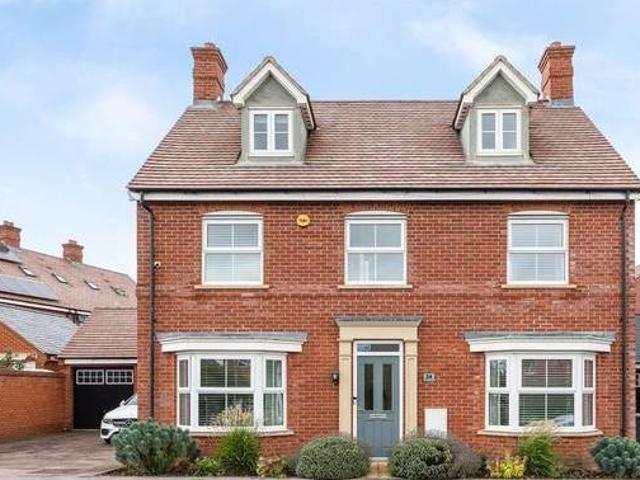 5 bedroom detached house for sale in Buttercup Road Stotfold Hitchin Herts SG5 4PF SG5