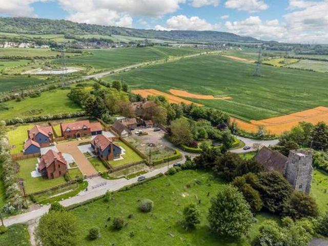 5 Bedroom Detached House For Sale In Burham