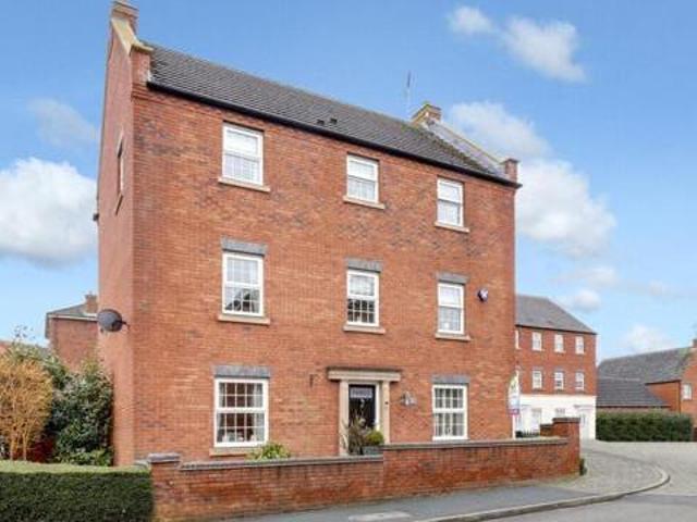 5 Bedroom Detached House For Sale In Burton on trent, Staffordshire