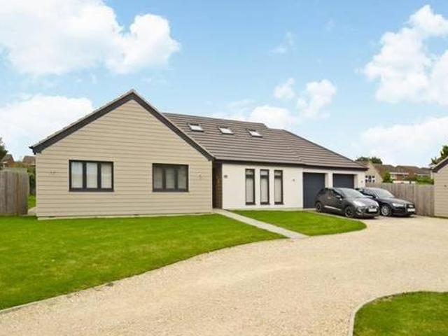 5 bedroom detached house for sale in Byron Way Bicester OX26