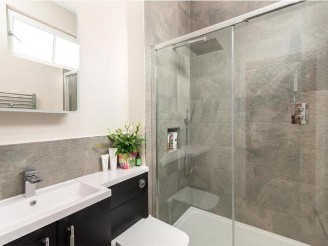 5 bedroom detached house for sale in Goldington Road, Bedford, Bedfordshire, MK40
