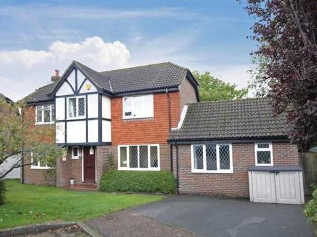 5 bedroom detached house for sale in Gateford Drive Horsham RH12