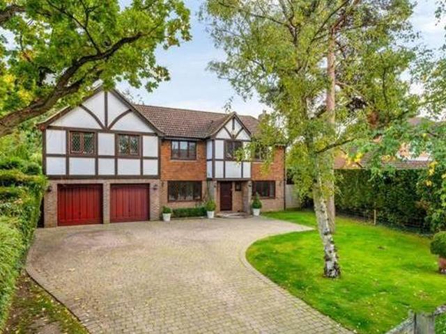 5 bedroom detached house for sale in Gateford Drive Horsham RH12