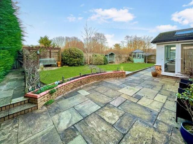 5 bedroom detached house for sale in Gatehill Gardens, Luton, Bedfordshire, LU3 4EZ, LU3
