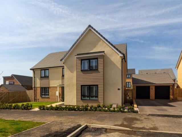 5 bedroom detached house for sale in Gatekeeper Close, Great Park, NE13