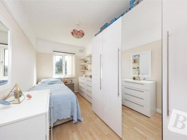 5 bedroom detached house for sale in Galleywood Road, Galleywood, Chelmsford, Essex, CM2