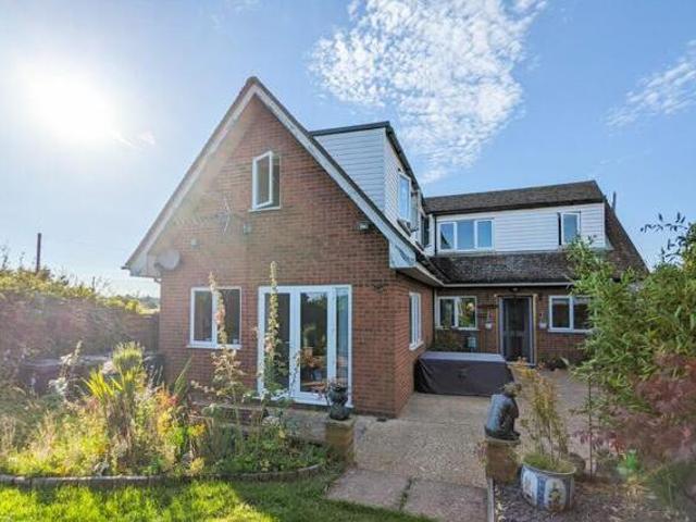5 Bedroom Detached House For Sale In Gamlin, Sandy