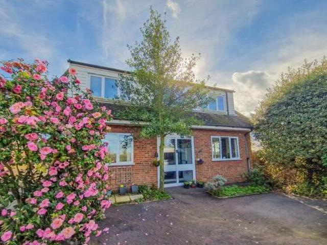 5 Bedroom Detached House For Sale In Gamlin, Sandy