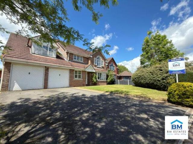 5 bedroom detached house for sale in Glebelands Road, Leicester, LE4