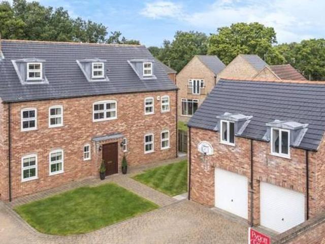 5 bedroom detached house for sale in Grandfield Way North Hykeham LN6 LN6