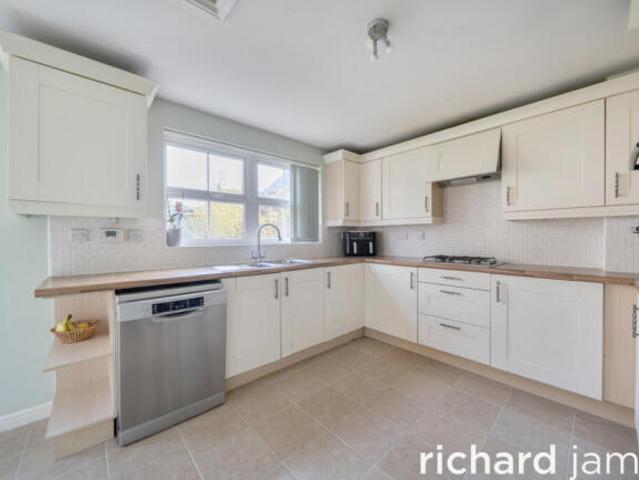 5 bedroom detached house for sale in Granica Close, Haydon End, Swindon, SN25