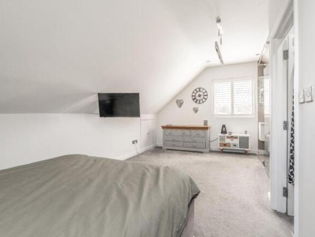 5 bedroom detached house for sale in Gravel Hill Close, Bexleyheath, Kent, DA6