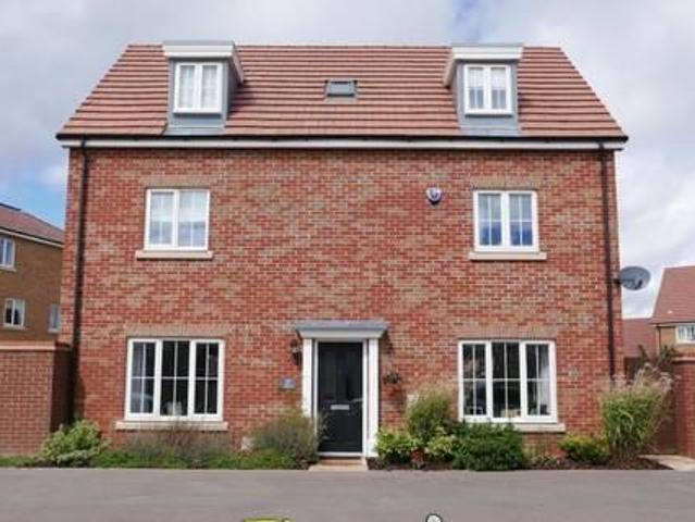 5 bedroom detached house for sale in Green Lane Wixams Bedford MK42 MK42