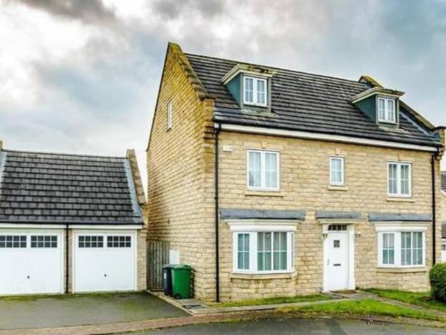 5 bedroom detached house for sale in Grenoside View Highburton HD8