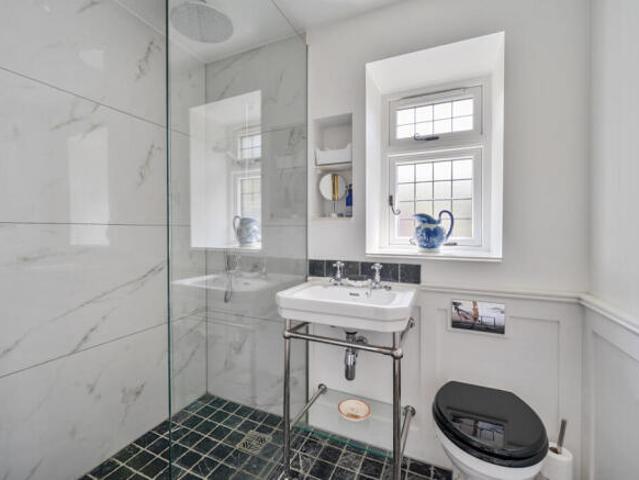 5 bedroom detached house for sale in Greys Park Close, Keston, Kent, BR2