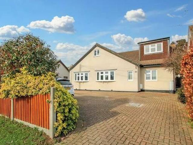 5 bedroom detached house for sale in Downham Road Wickford SS11