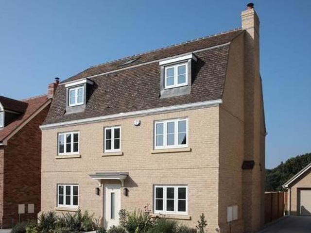 5 bedroom detached house for sale in DAWS HEATH SS7