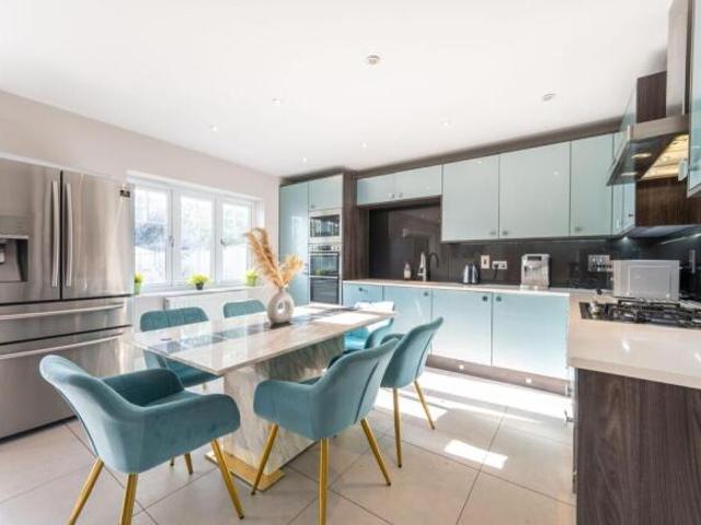 5 bedroom detached house for sale in Daisy Close, Kingsbury, London, NW9