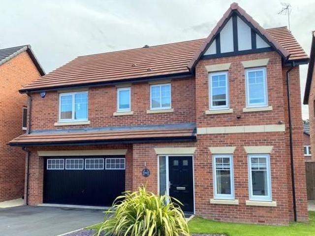 5 bedroom detached house for sale in Damstead Park Avenue Alfreton DE55