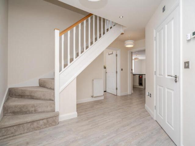 5 bedroom detached house for sale in De Vere Close, Eagle Farm South, Milton Keynes, MK17